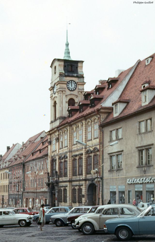 30 Color Photos Capture Street Scenes of Czechoslovakia in 1970 ...