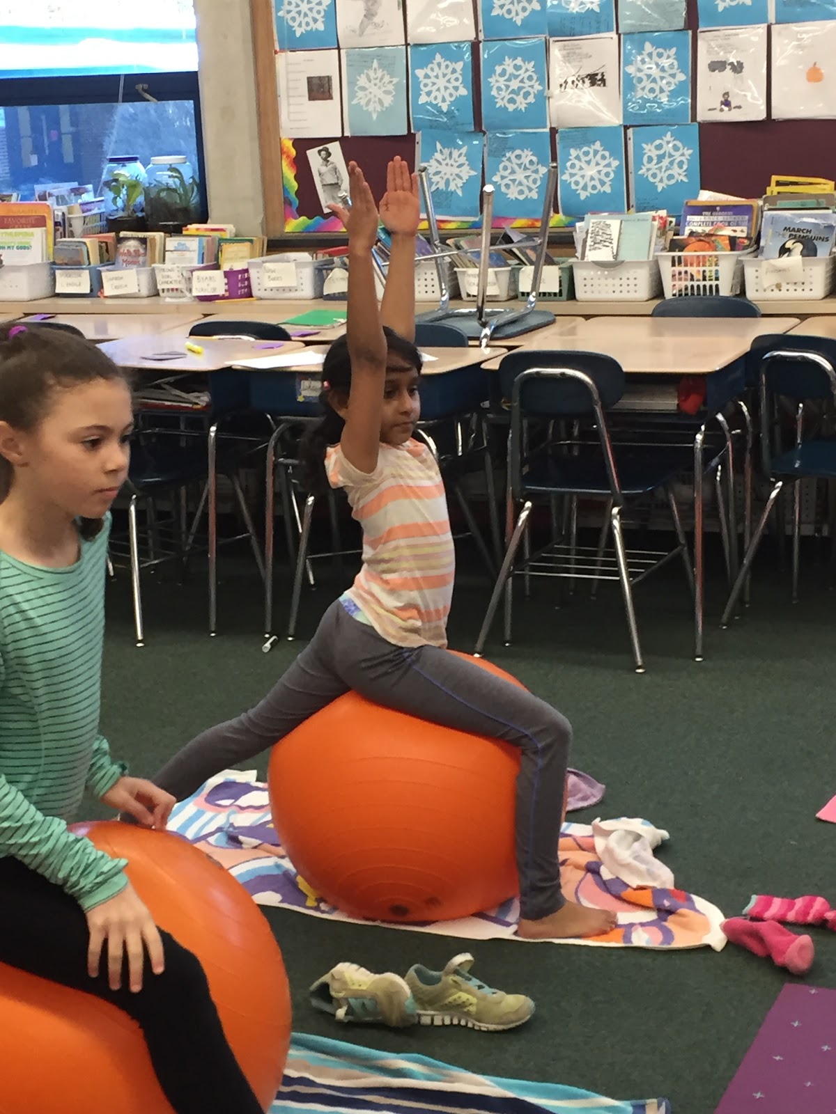 Kids Keeping Up!: Rise and Shine Yoga... With Yoga Balls