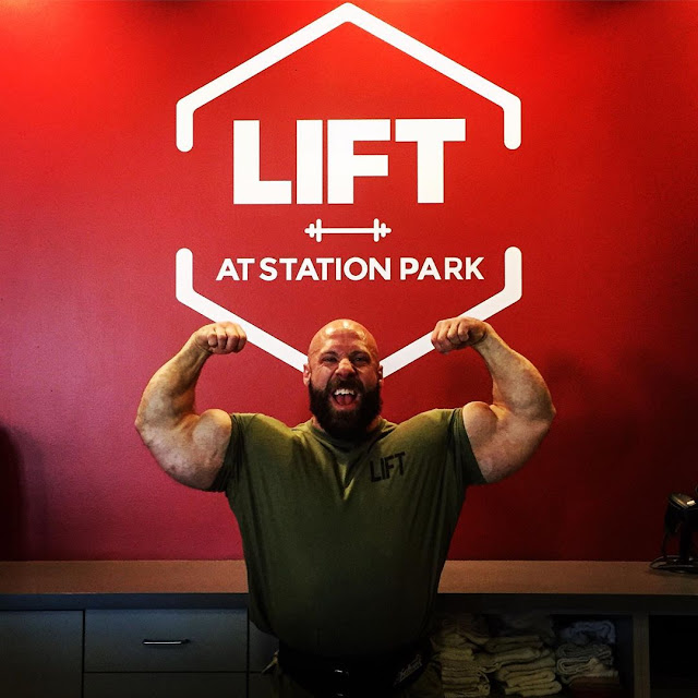 Outrageous British rhinoceros Rob Cannon - World Wide BodyBuilders