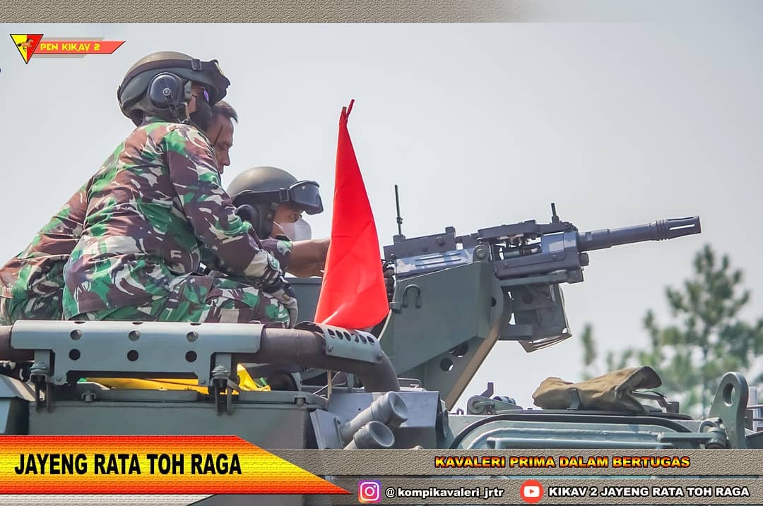 DEFENSE STUDIES: KIKAV 2/JRTR Latihan Menembak Senjata Berat Kendaraan ...