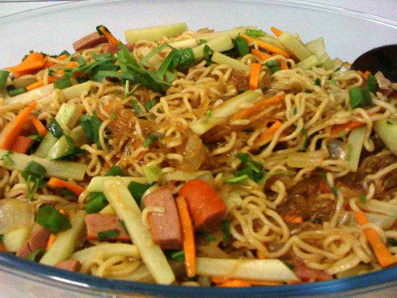 Filipino Food Recipes: Pansit Bisaya ( Bam-e )