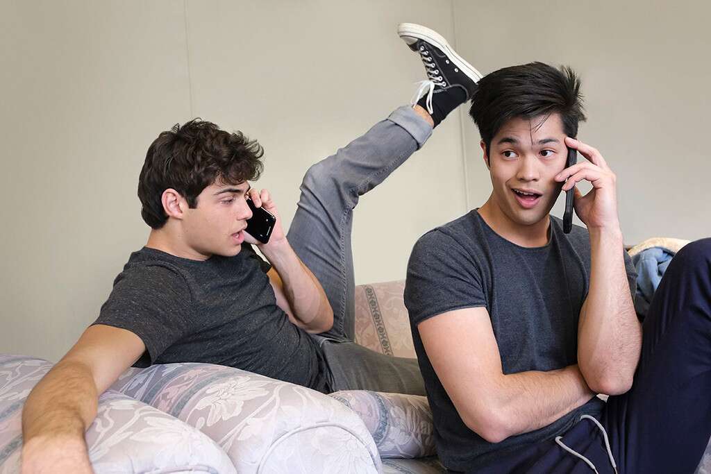 Ironmans Male Celebrity Fakes Hump Day Bromance Ross Butler And Noah
