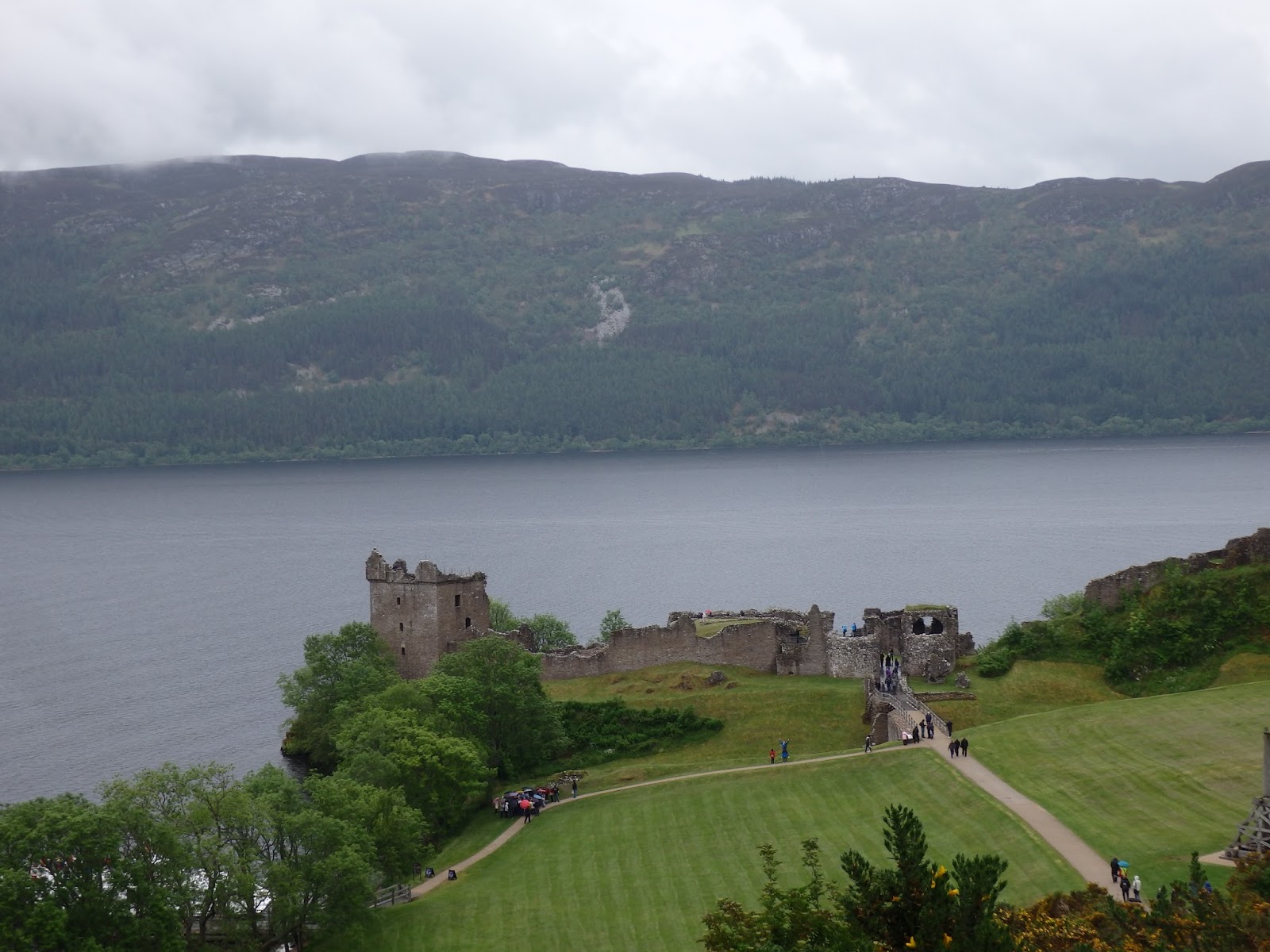 Unos amigos de Paradores: El Lago Ness y las ruinas del castillo de ...