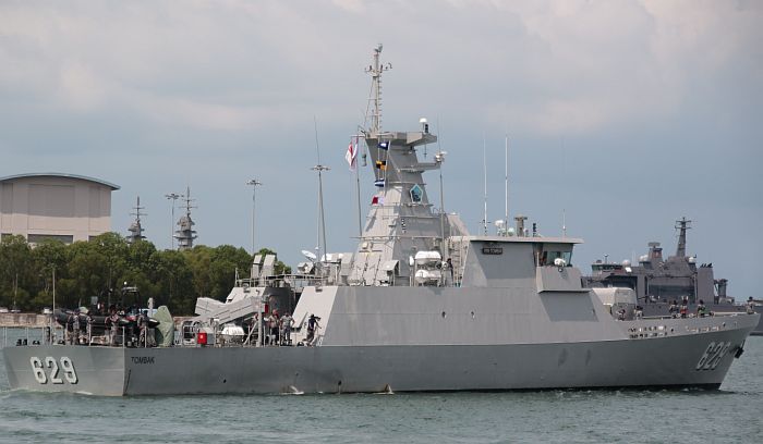 DEFENSE STUDIES: KCR-60, Kapal Cepat Rudal Produksi Dalam Negeri