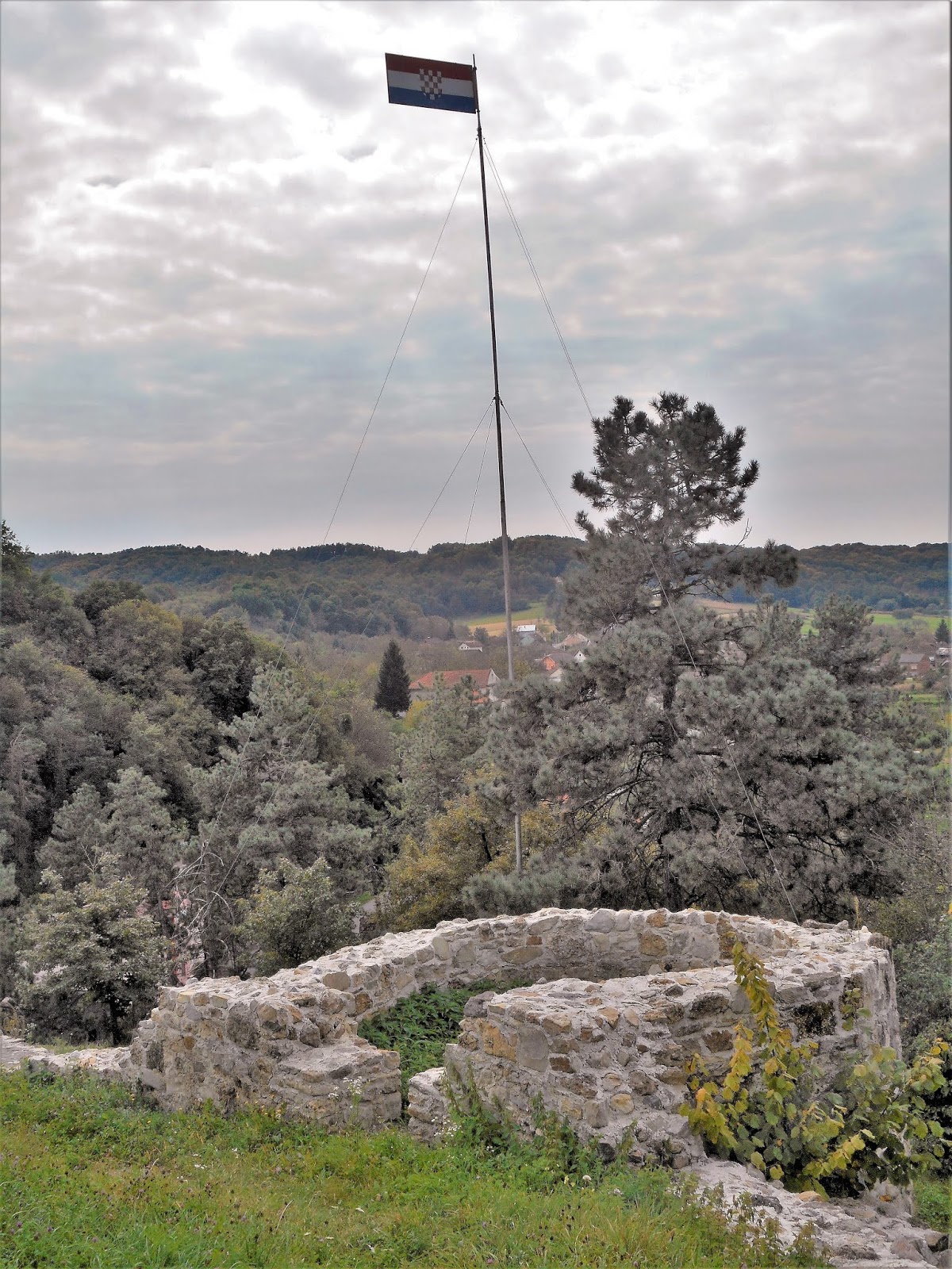 L U K Y L I P I K: ... oči pune Hrvatske - Sirač (stari grad)