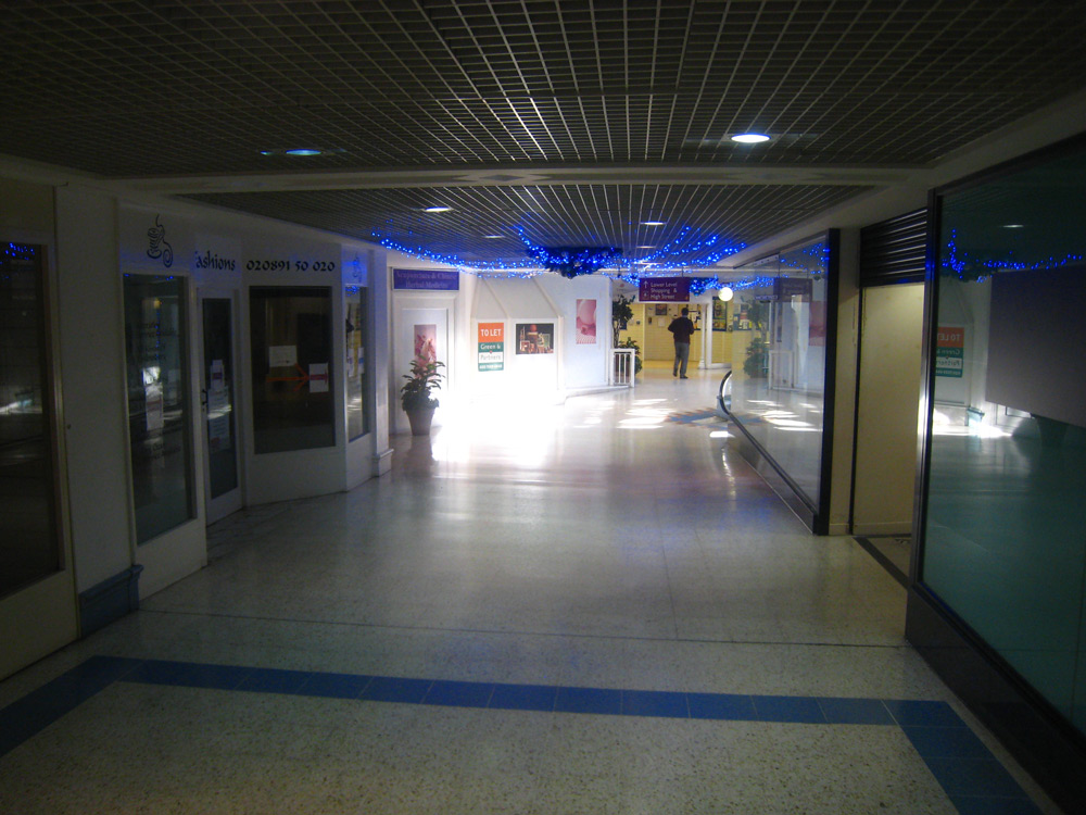 Teh Viscount's London: Sutton: All suburban shopping Bar None