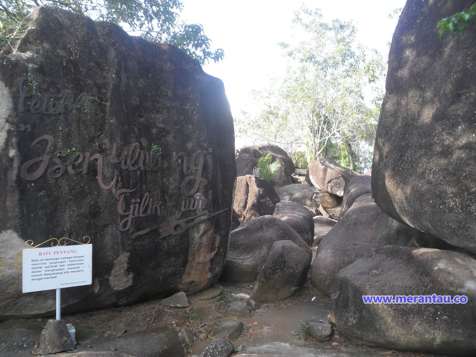 Bukit Batu, Tempat Wisata ber Nuansa Magis di Kalimantan Tengah ...
