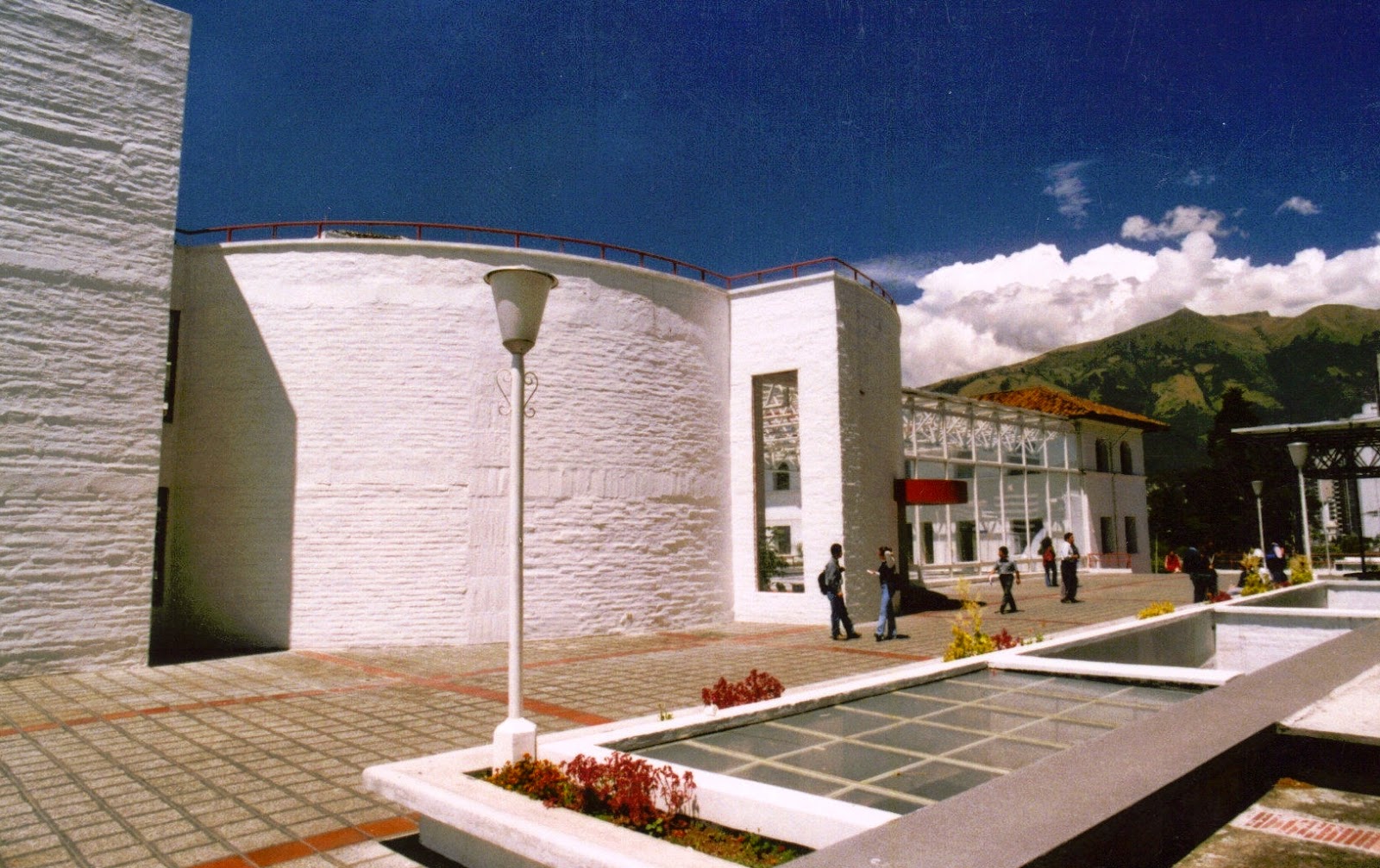 Mario Vásconez: Ecuador 64: La creación de la Facultad de Arquitectura ...