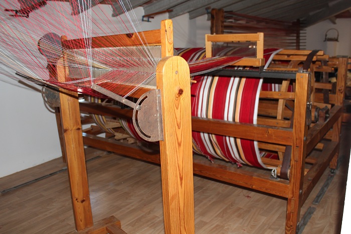 COLECCIÓ DE MÀQUINES MANUALS TÈXTILS PER A TEIXITS AMPLES, A BENILLOBA