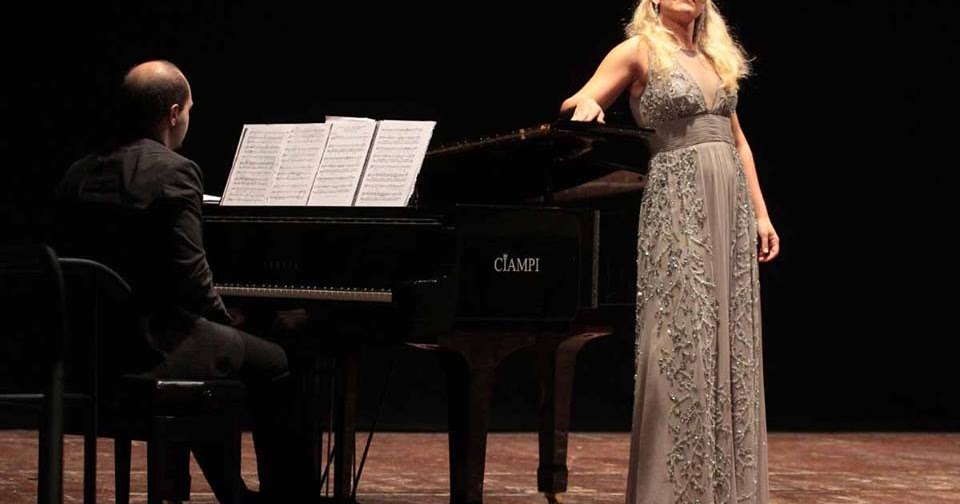 Famous female opera singers today who provide wholesome entertainment