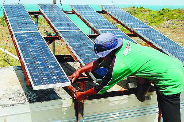 panel surya: Panel Surya Rangkaian dan Pemasangan