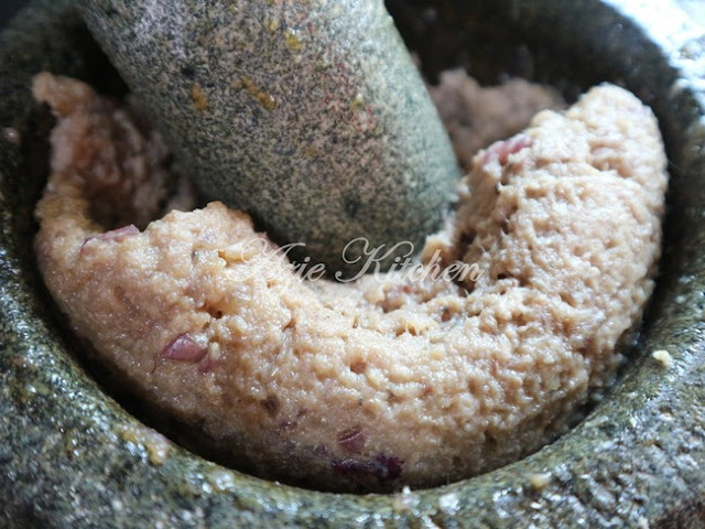 Sambal Kelapa aka Sambal Nyor Nasi Impit Kelantan - Azie Kitchen