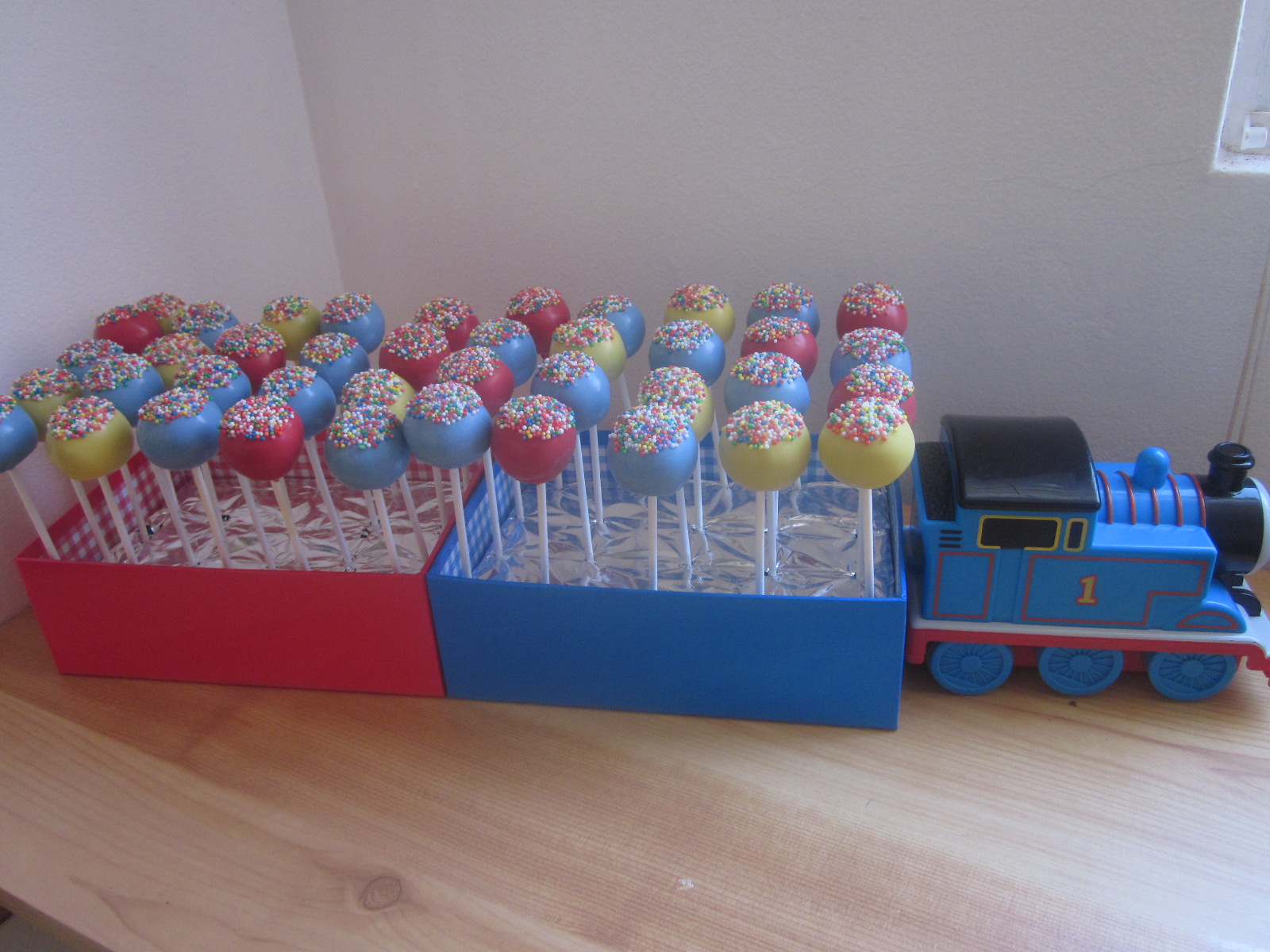 The Cake Pop Bakery: Train Carriages full of Cake Pops
