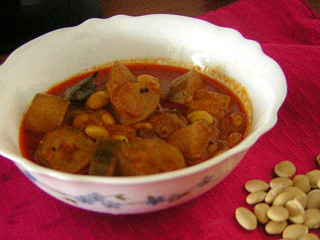 TREAT & TRICK: MOCHAI (DRY FIELD BEAN) CURRY