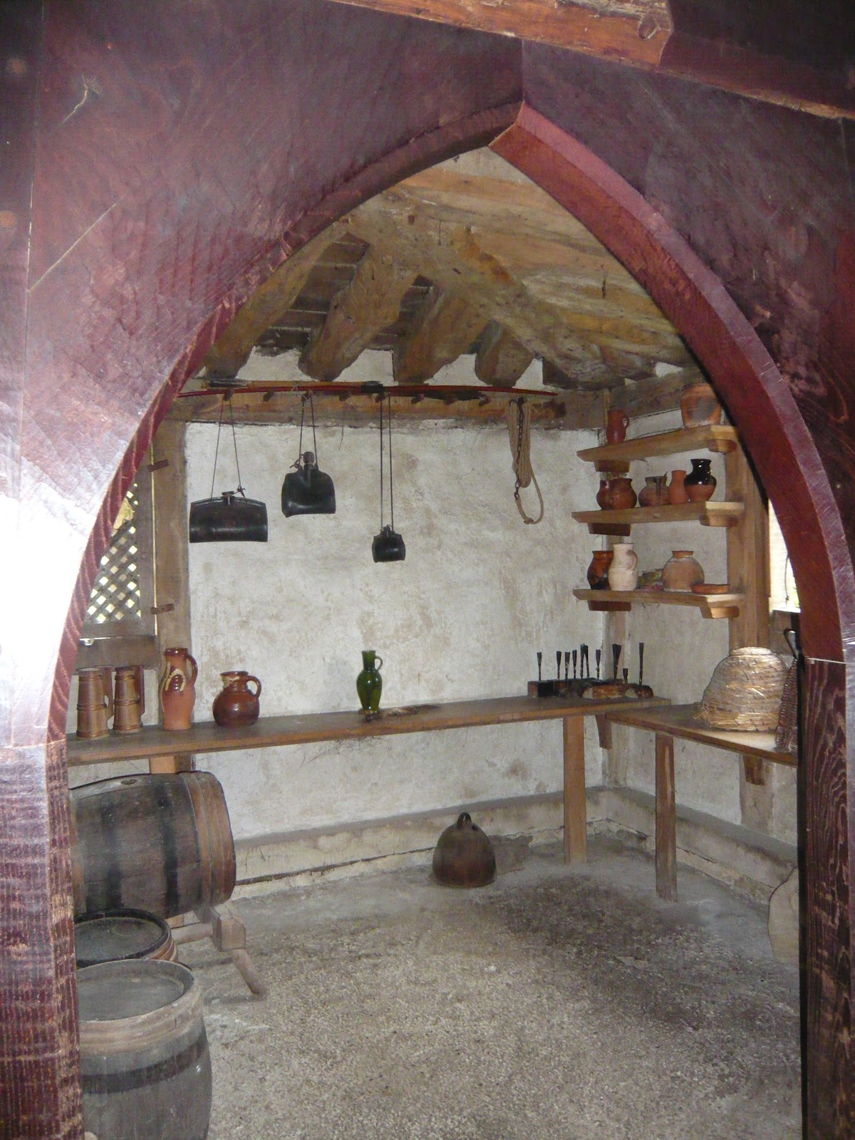 Scribbling in the margins: The Bayleaf Farmstead, a Late Medieval Building