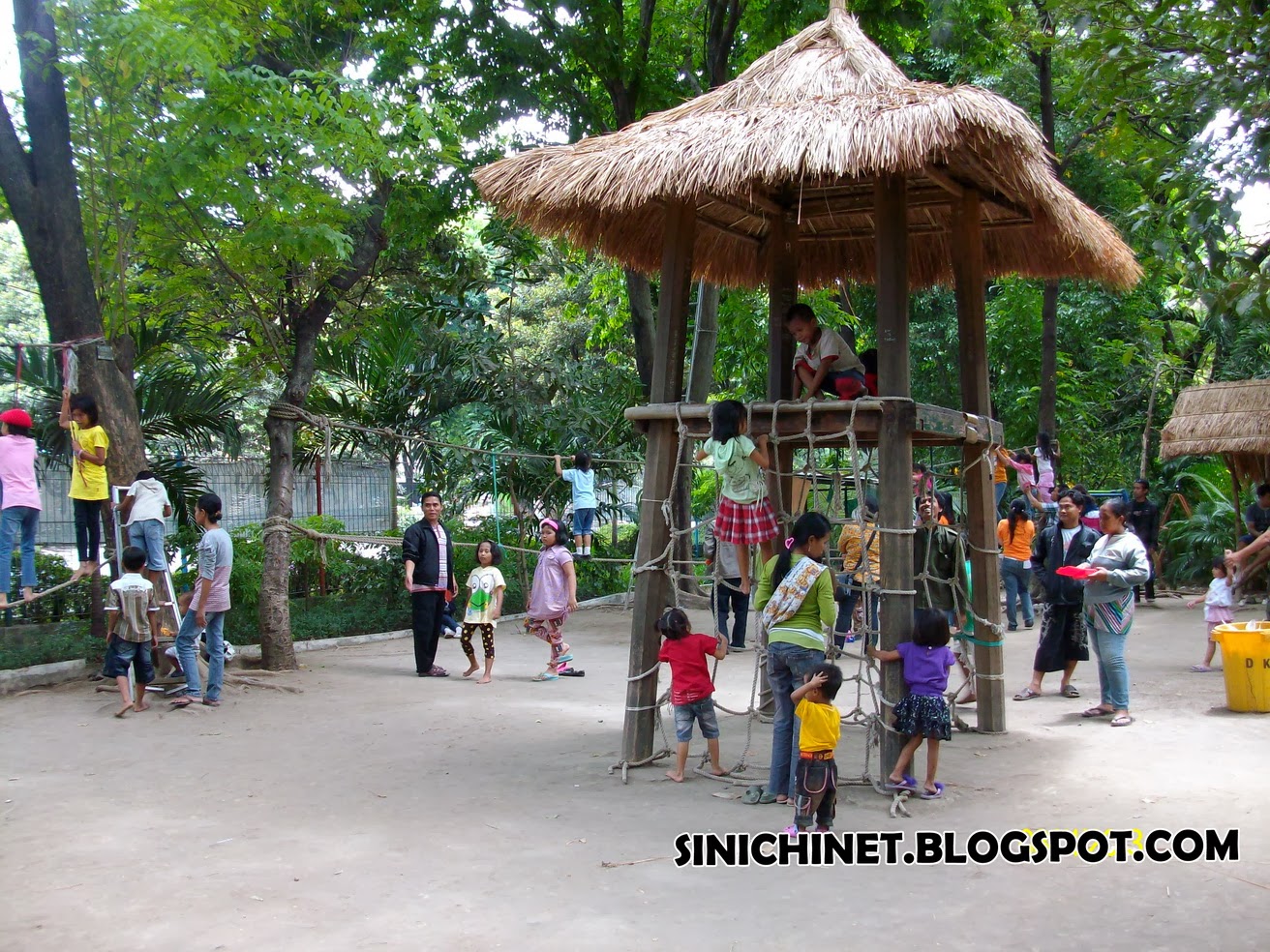 Taman Flora (Kebun Bibit) Bratang Surabaya | SINICHINET