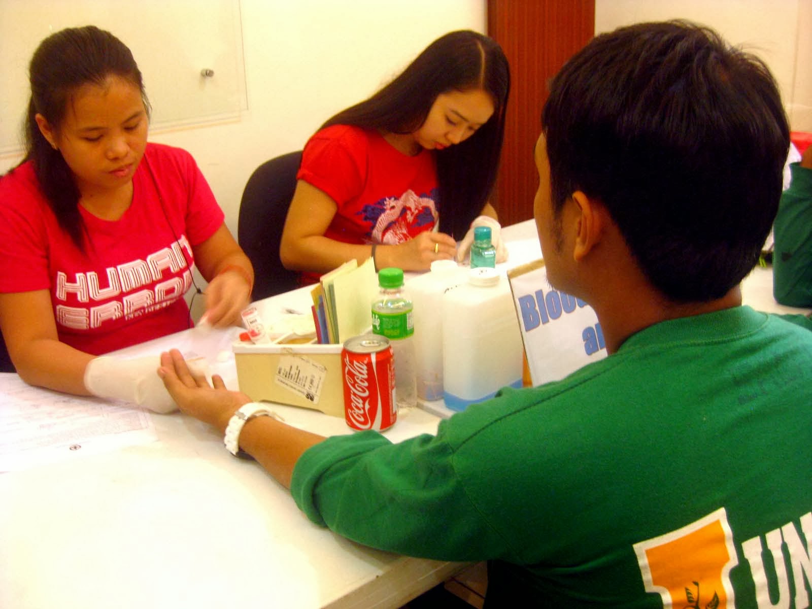 THE STORY OF A WANDERER: Be a Gift of Life, Donate Blood and be a Hero.