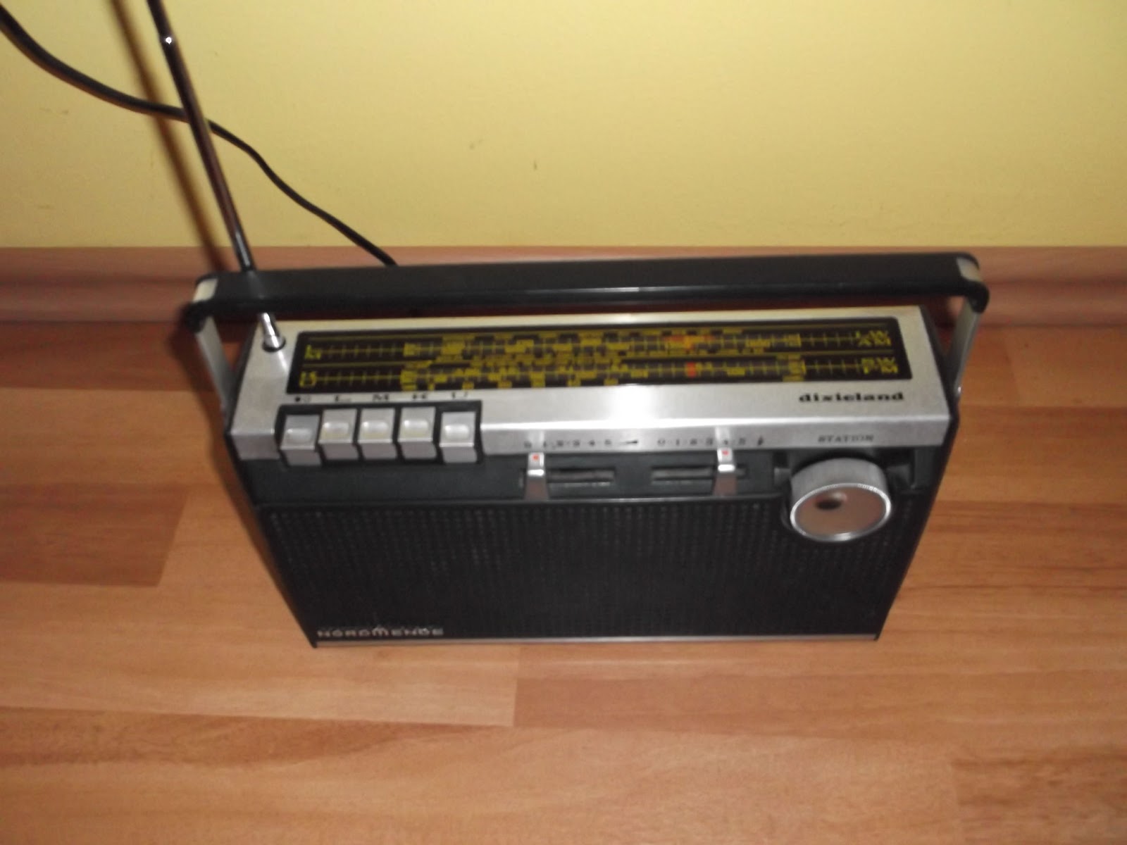 Bazar electronice online: Vand aparat radio Normande
