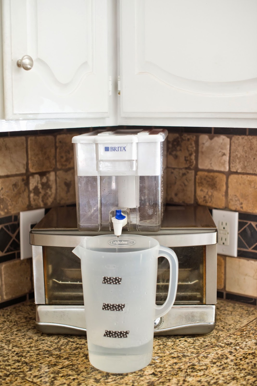 Domestic Fashionista: Kitchen Drinking Water Dispenser Station