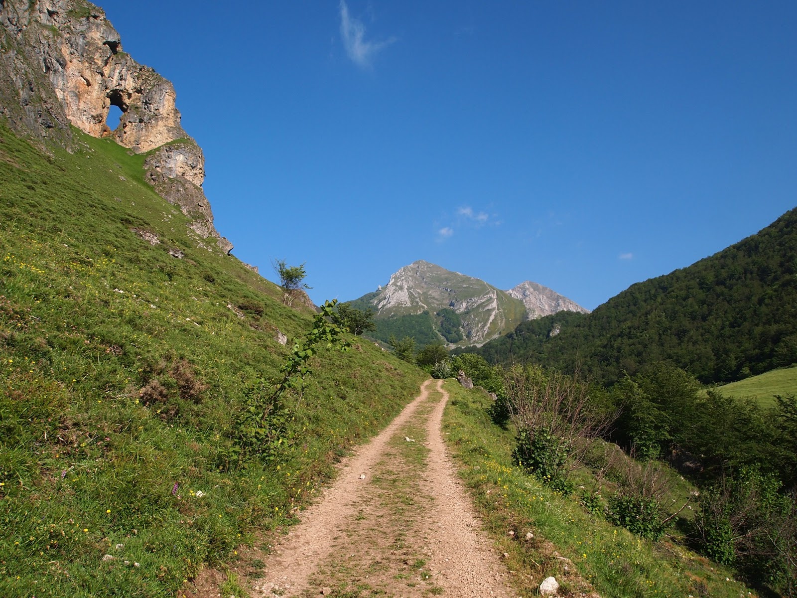 Cumbres de la Cordillera: ruta circular al monte la enramada, somiedo