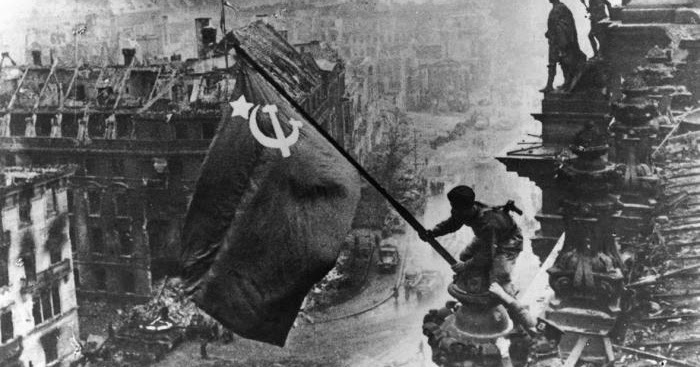 Cuba Journal: El símbolo de la caída de la bandera nazi hace 75 años