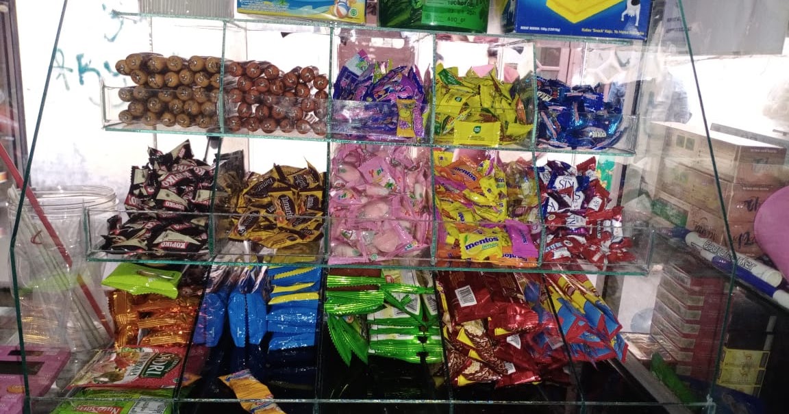 Etalase Tempat Permen Jajanan Dll buat Warugan Simpel