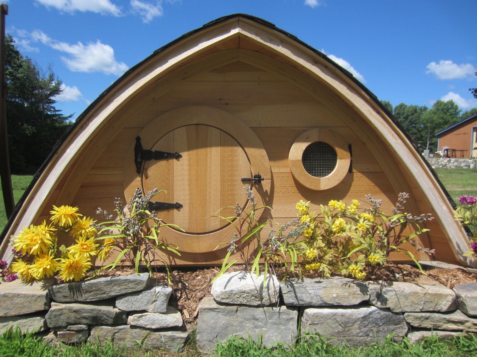 Fort A Day: Tiny Hobbit Huts/Forts in Maine- A Postcard Picture
