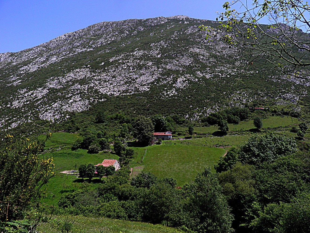 Valle de Peme y aldea del mismo nombre
