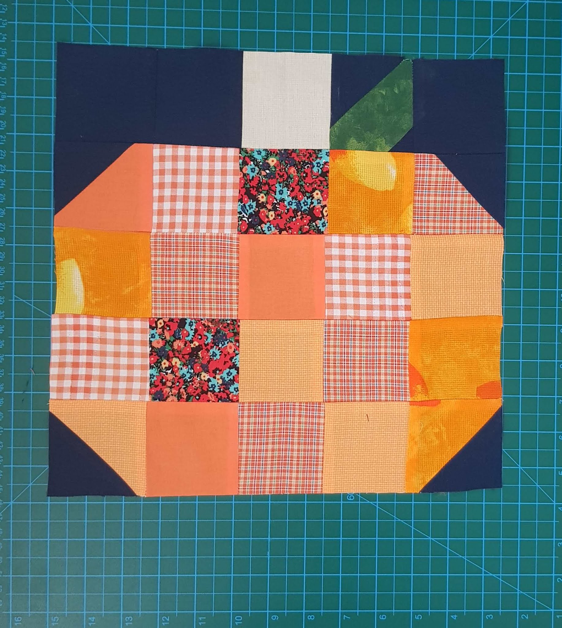 pumpkin quilt block tutorial | All about patchwork and quilting