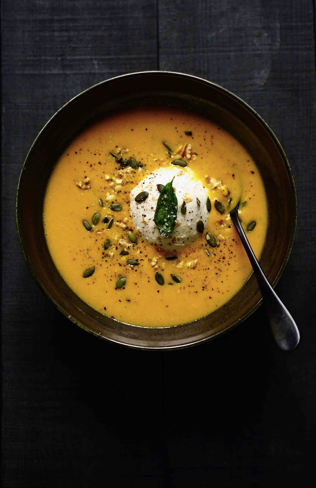 Burratina et soupe de butternut à la sauge / On dine chez Nanou