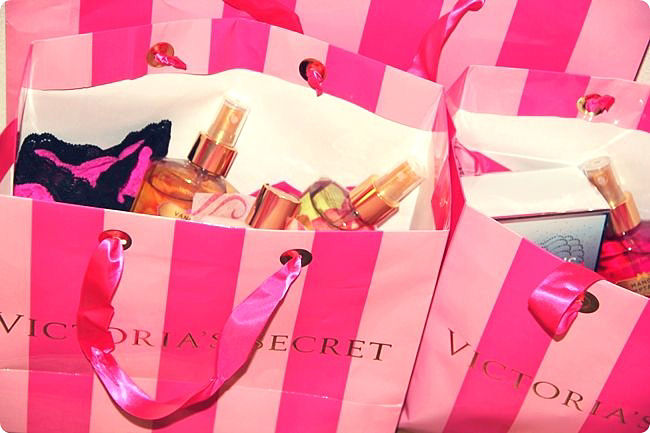 Christmas gifts from Victoria's Secret | GLAM FAB HAPPY