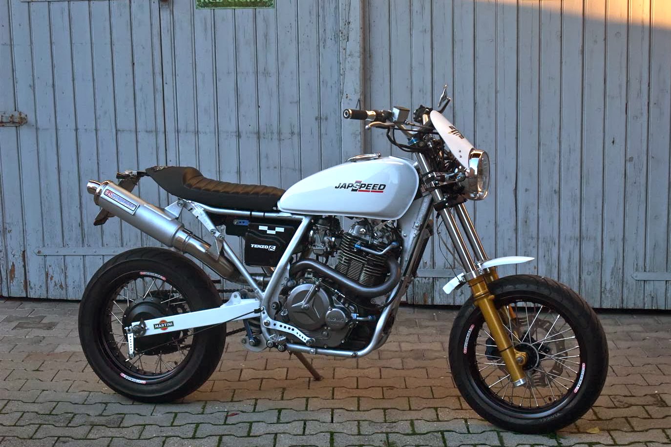 Volker's DR 750 Big - Inazuma café racer