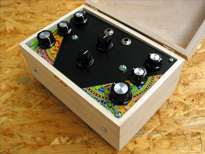 MATRIXSYNTH: ECHO DRONE SYNTH, atari punk console, delay