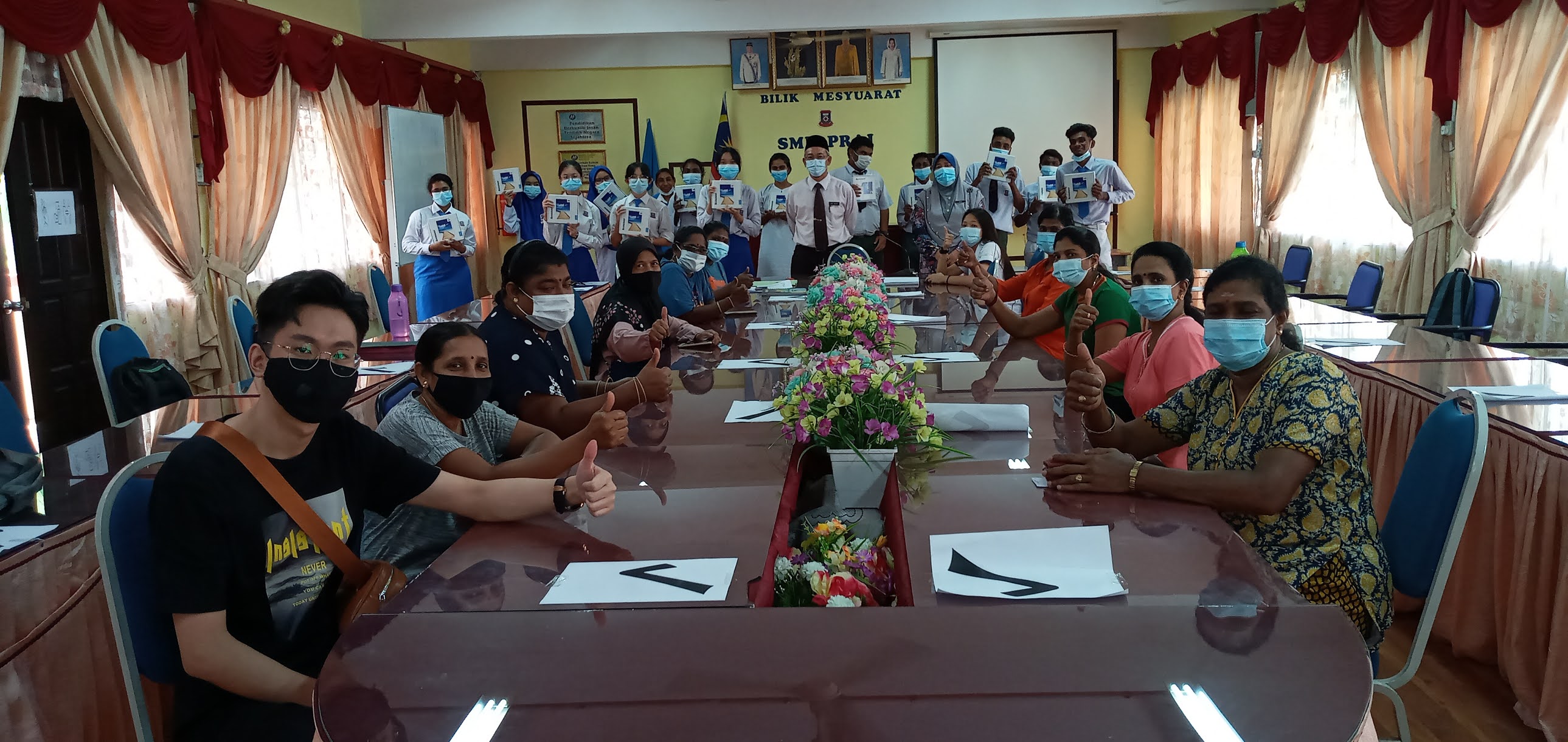 LAMAN BLOG SMK PRAI - PEA 0001: MAJLIS PENYERAHAN TABLET empowerNCER ...