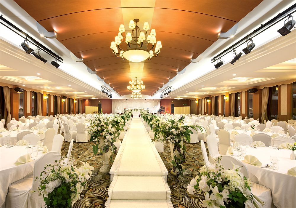 Clancy Tucker's Blog: 24 July 2020 - CRUISE SHIP ON A CLIFF IS A LUXURY ...