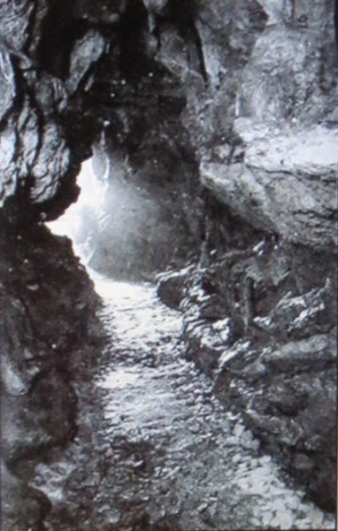 JSBlog - Journal of a Southern Bookreader: Brixham: up to the Cavern