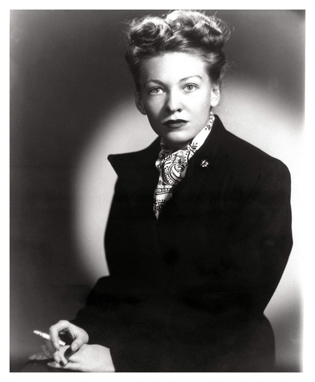 How to Hold a Cigarette in Style – 47 Vintage Snapshots Show Smoking ...