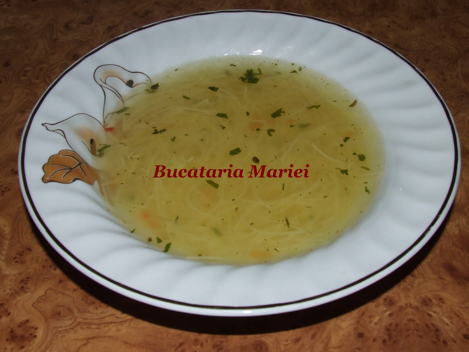 Bucataria Mariei: Supa din oase de porc