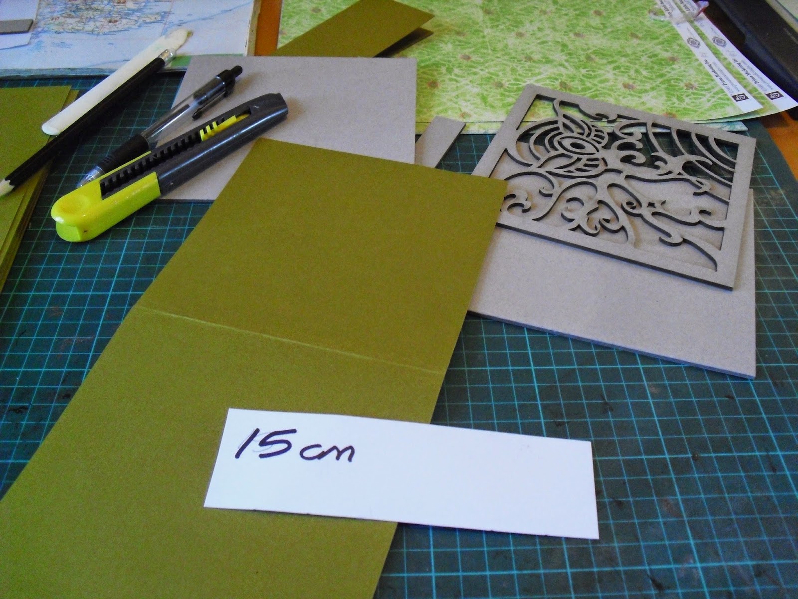 Neelz Expressionz: At long last, how I do the inside of a book ...