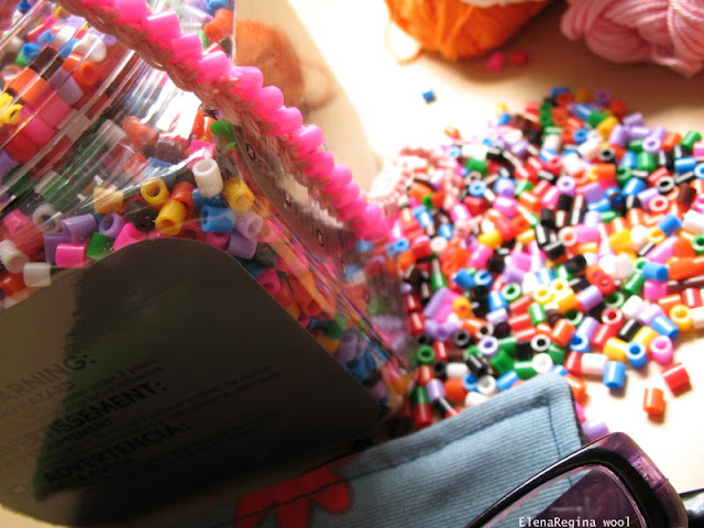 ElenaRegina wool: Jeans e coloratissime perline pyssla
