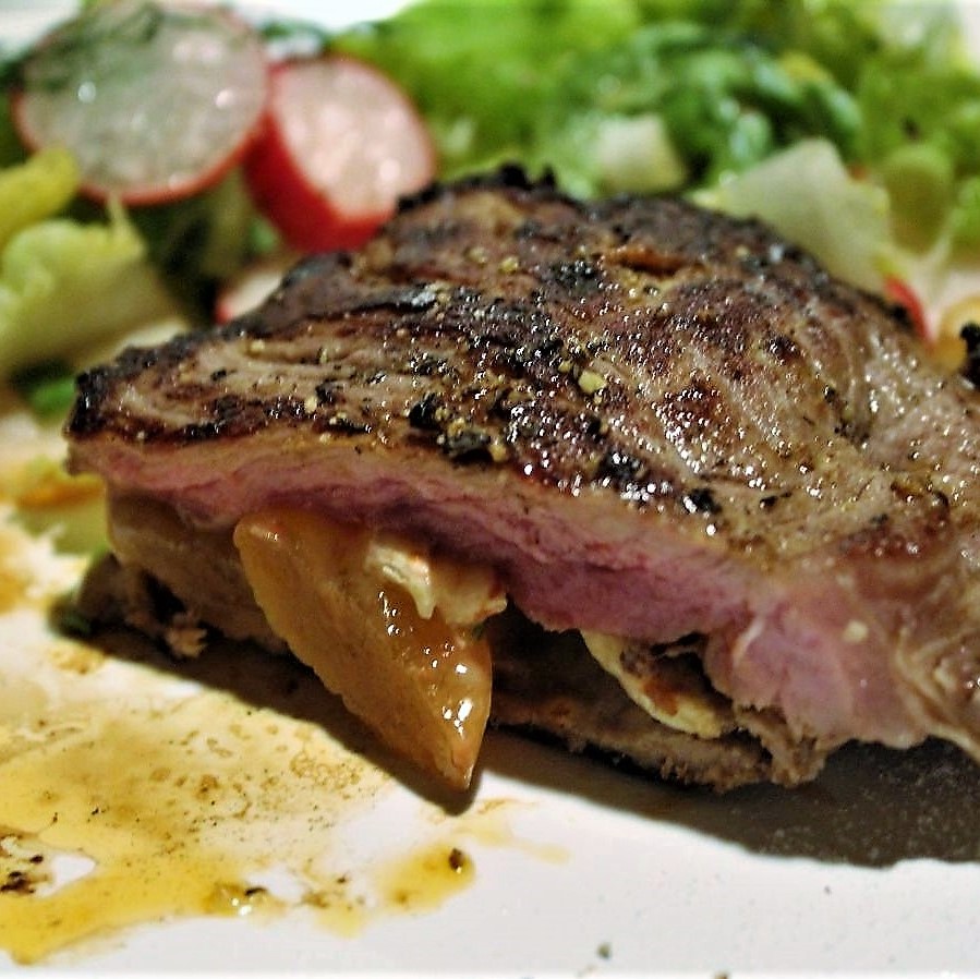 Szybko i smacznie: Nadziewany stek z rostbefu wołowego