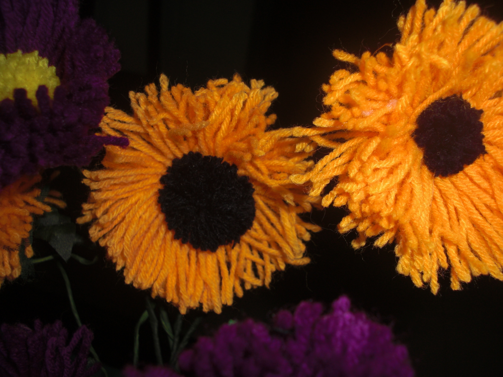 Creative Art and Craft: Flowers with Woollen Thread - Tutorial