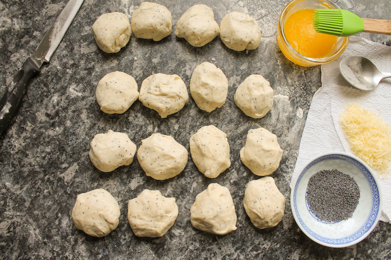 Food Lust People Love: Cheddar Poppy Seed Bread Sticks #BreadBakers