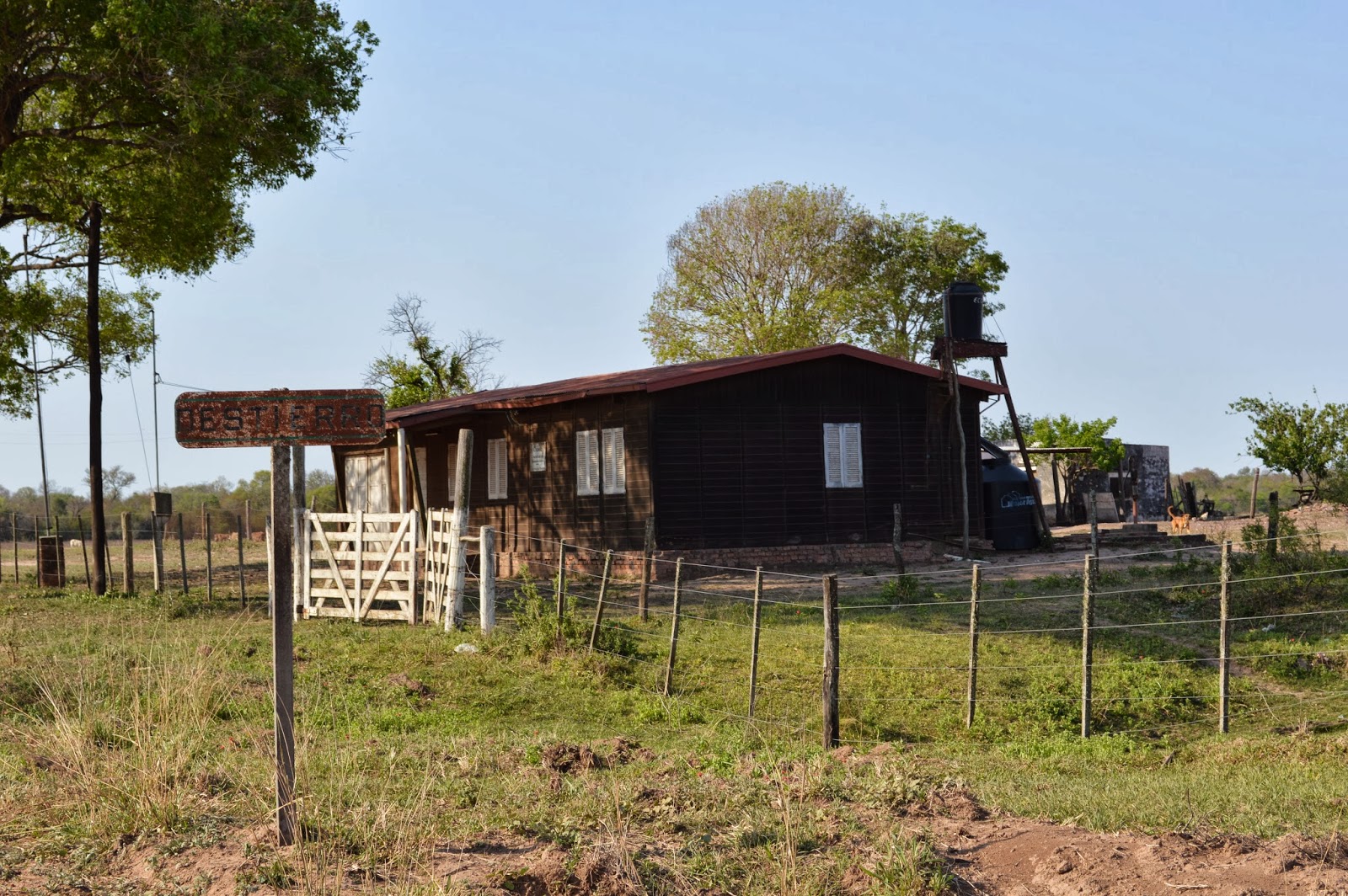 POR TIERRA POR LA TIERRA: Las ruinas del kilómetro 75