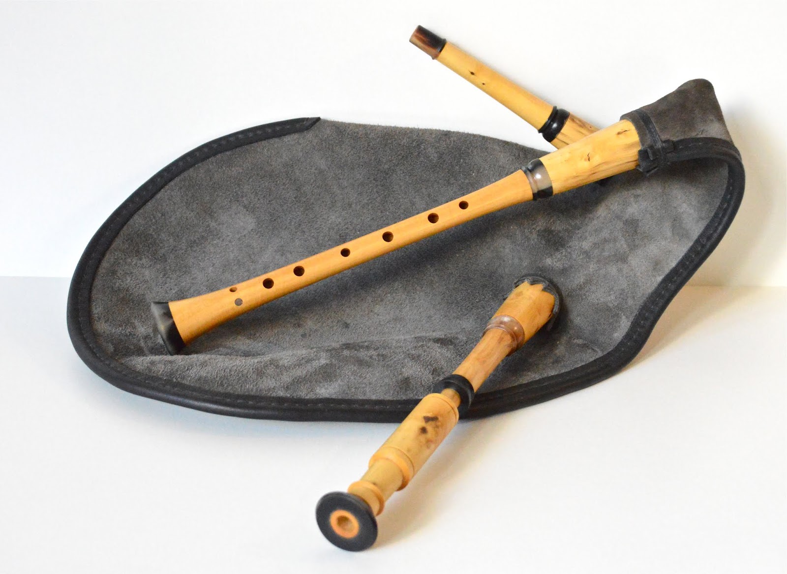 Lutherie Gabriel Desbiolles: Cornemuses médiévales à anches simples