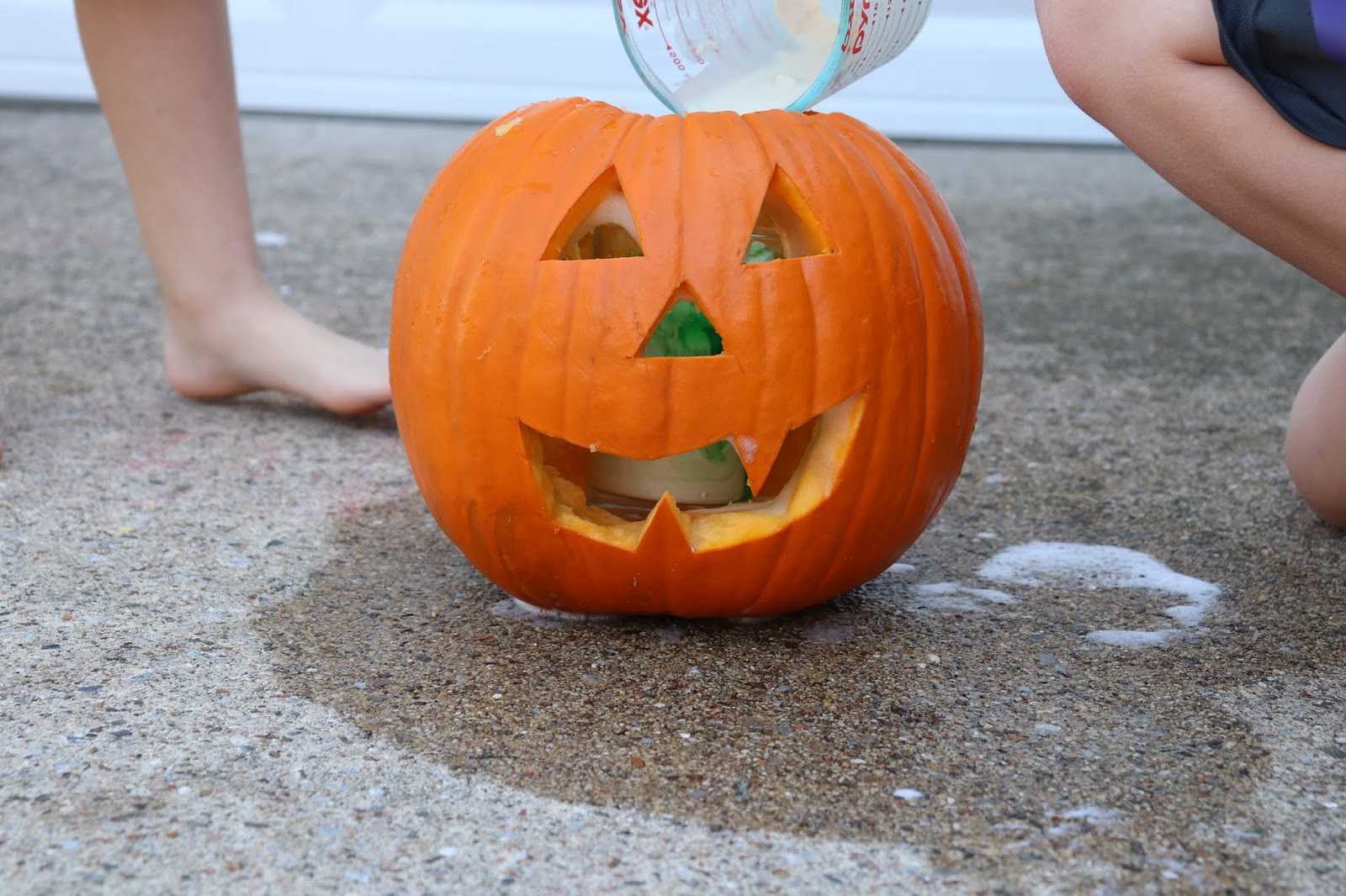 Momfessionals: Puking Pumpkin Experiment