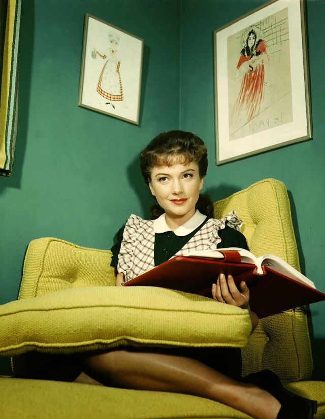 Gorgeous Color Photos of Anne Baxter in the 1940s and 1950s ~ Vintage ...