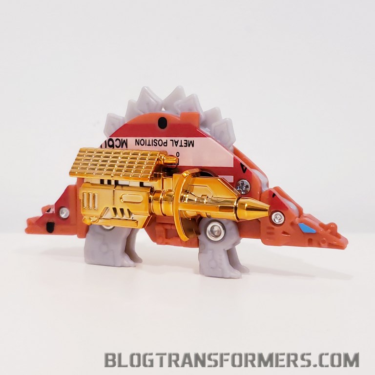 Blog Transformers.com: e-hobby SG Soundwave vs SG Blaster