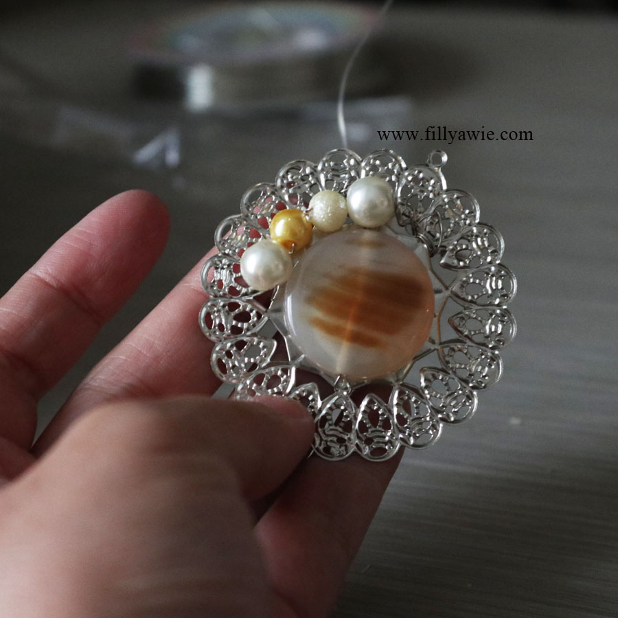 Cara Membuat Bros dari Manik-Manik dan Mutiara Sintetis | Fillyawie ...