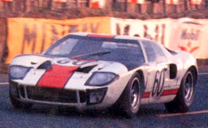 Pilotes Anciens: Kenny Brack Wrestling A Ford GT 40 In The Rain